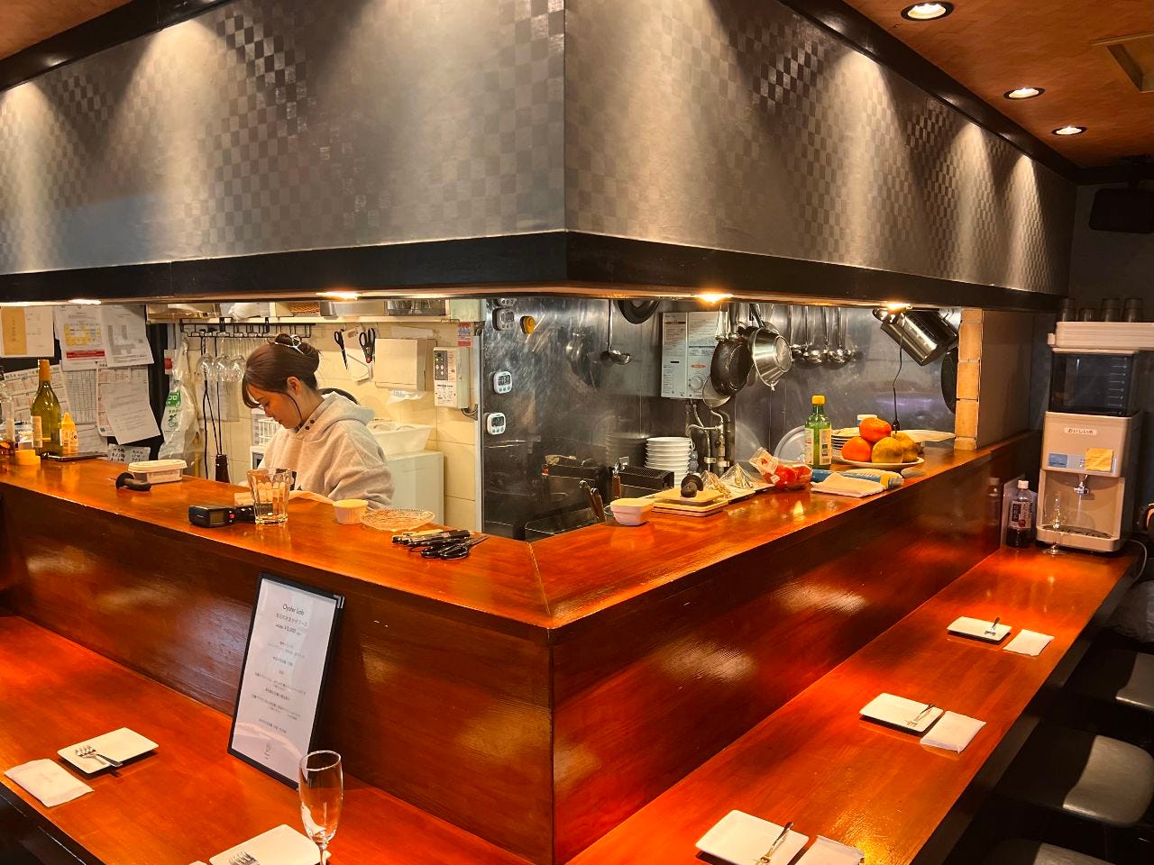 Oyster Lab 横浜駅前店 - 旬の生牡蠣と自慢の地酒