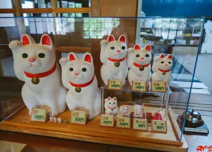 good luck cat statue