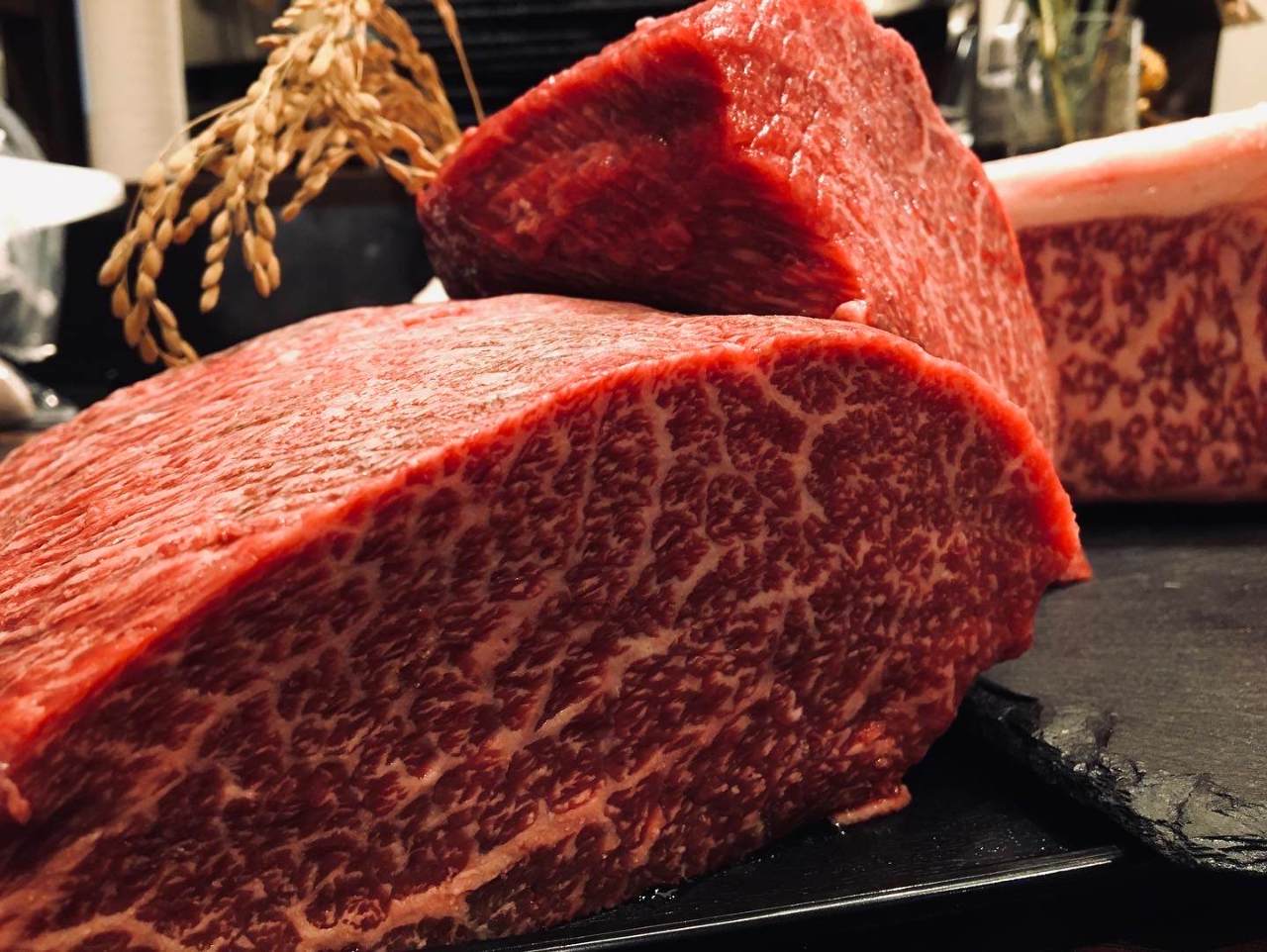 囲炉裏焼肉・いろり鍋 短黒（TANKURO） 自慢の食材 - 福島県産 短黒和牛肉にこだわり生産者から直接仕入れ - ぐるなび