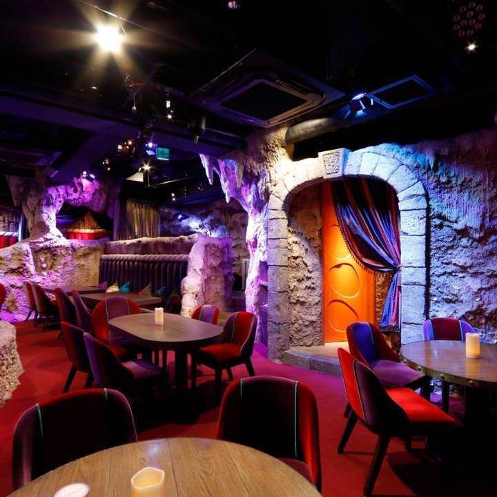 MAHOU DiningBar OSMAND 席・個室：席 - 楽天ぐるなび