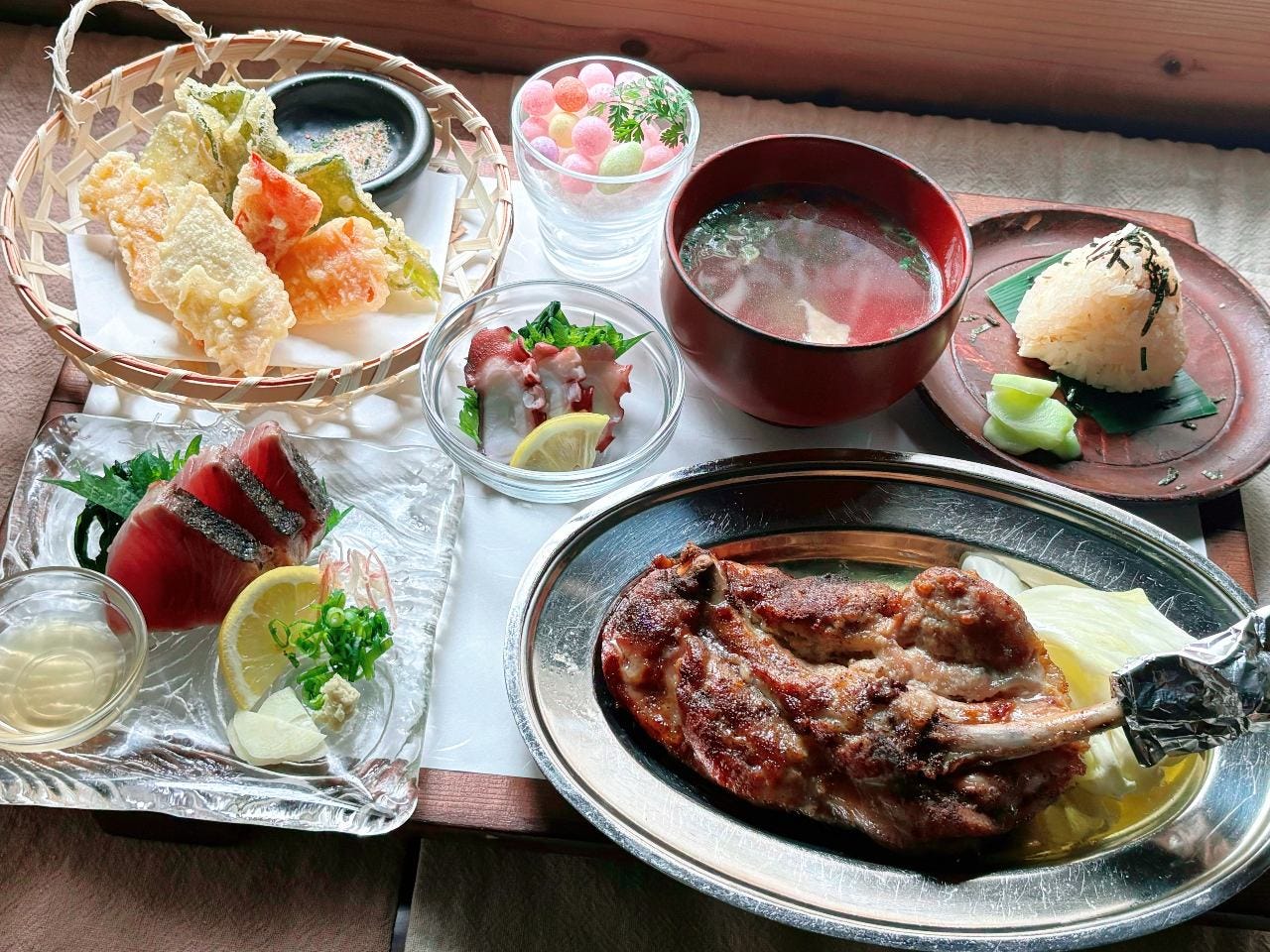 讃岐名物 骨付鳥とお四国御膳 2時間飲み放題（LO90分）付きの詳細｜高松 骨付鳥 居酒屋 ぴかでり屋（高松/居酒屋） - 楽天ぐるなび