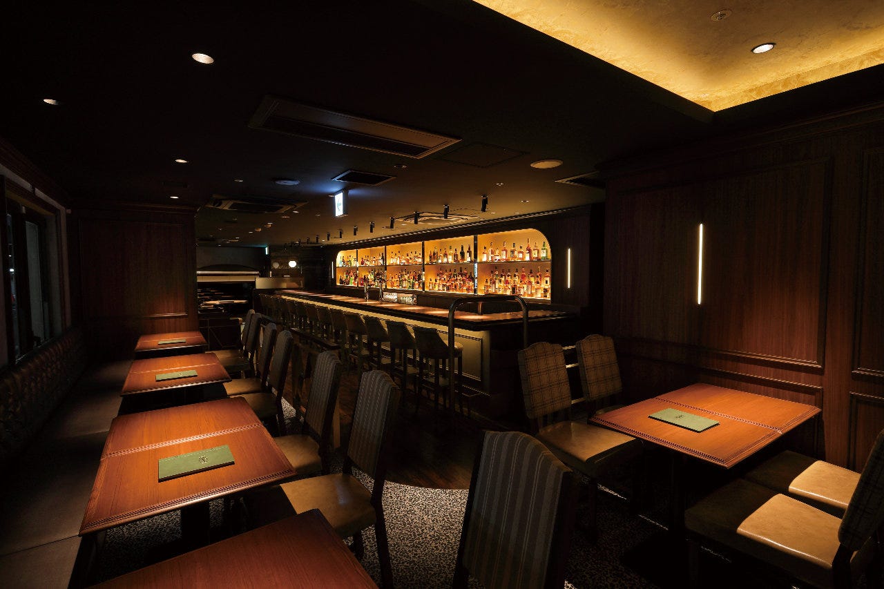 TRAD BAR ESPRIT ギャザ阪急 席：席 - ぐるなび